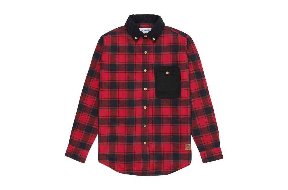 Photographie d'une chemise présentée à plat - LUMIPROD